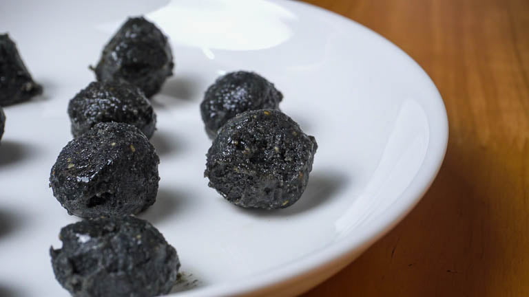 Lava Black Sesame Glutinous Rice Balls (Tang Yuan) - My Lovely Recipes