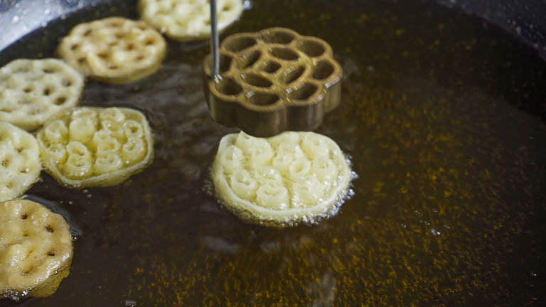 Honeycomb Cookies / Kuih Loyang / Kuih Rose - My Lovely Recipes