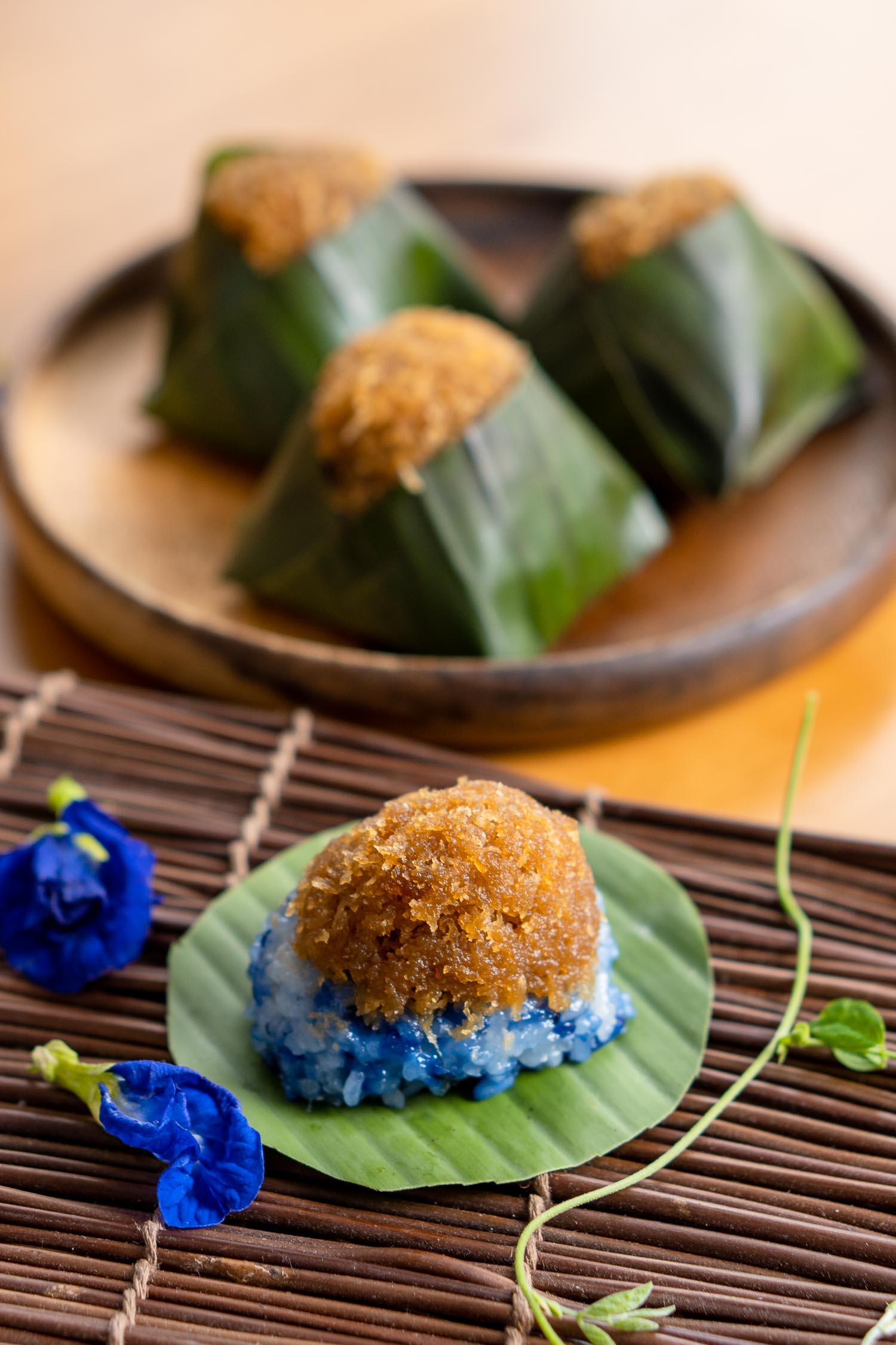 Pulut Inti (Steamed Glutinous Rice with Sweet Coconut Topping)