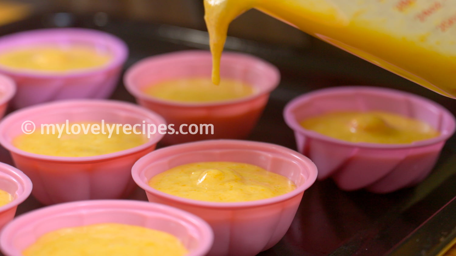 Pumpkin Steamed Cupcakes / Ma Lai Go | Easy & Fluffy - My Lovely Recipes